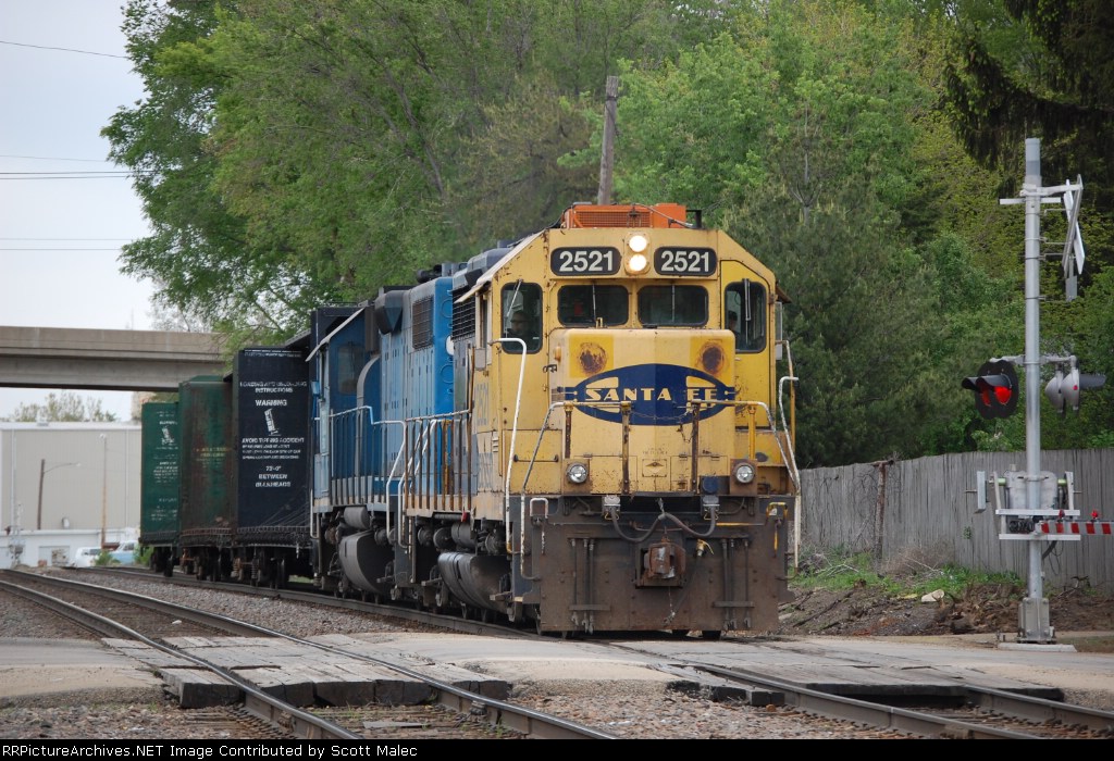BNSF 2521 & EMDX 760